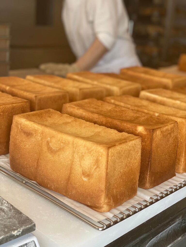 EMILY TEA &. BREAD 湘南平塚店｜行列が出来るふわふわ食パンとパンケーキが大人気のお店 - いせはらぶ | 地元・地域密着メディア